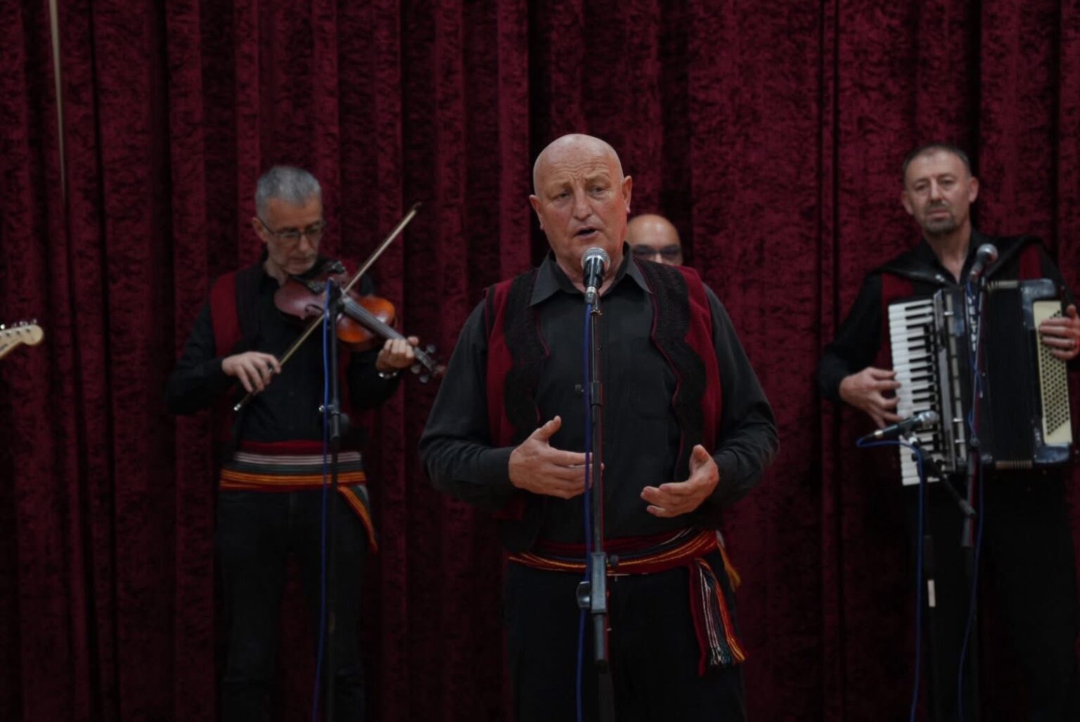 Sanxhak: Festohet për herë të parë Nëntori i Flamurit me muzikë e valle ...